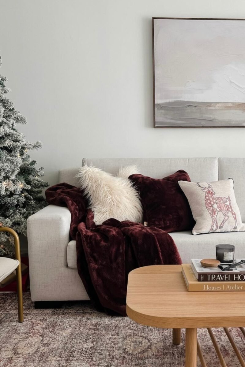 25+ Cozy Christmas Decor Ideas For Living Room To Copy Now - THE CHIC QUOTA