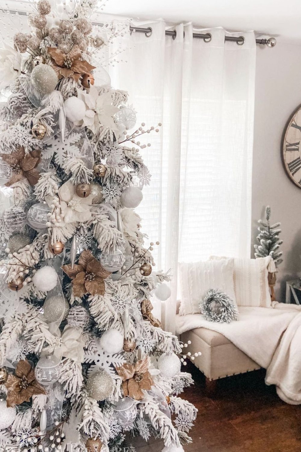 28 Neutral Christmas Tree Ideas For Cozy Holiday Decor - The Chic Quota