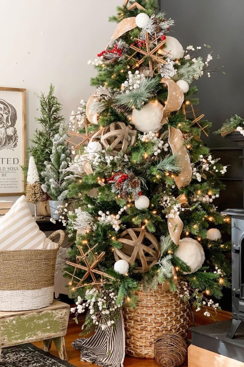 28 Neutral Christmas Tree Ideas For Cozy Holiday Decor - The Chic Quota