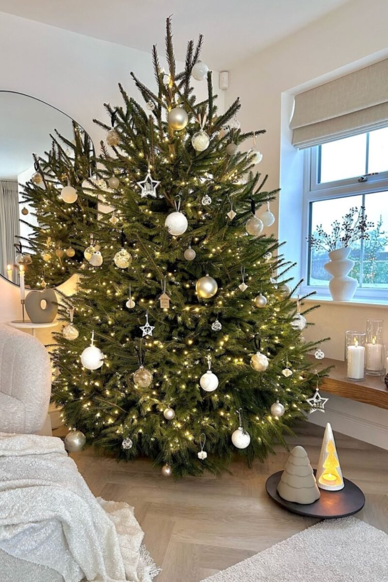 28 Neutral Christmas Tree Ideas For Cozy Holiday Decor - The Chic Quota