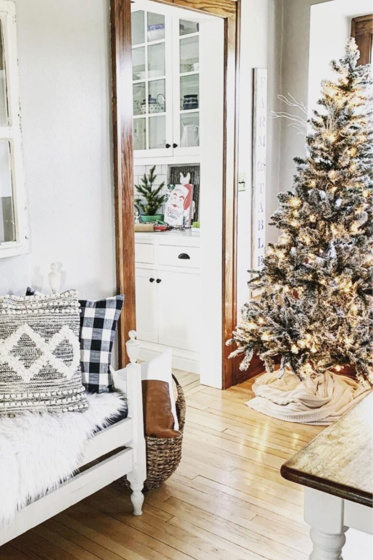 28 Neutral Christmas Tree Ideas For Cozy Holiday Decor - The Chic Quota