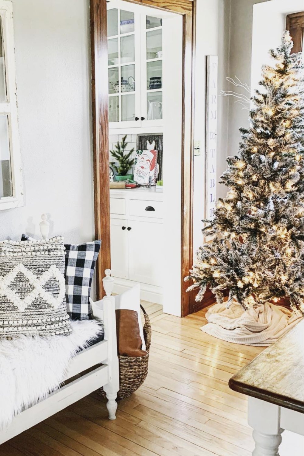 28 Neutral Christmas Tree Ideas For Cozy Holiday Decor - The Chic Quota