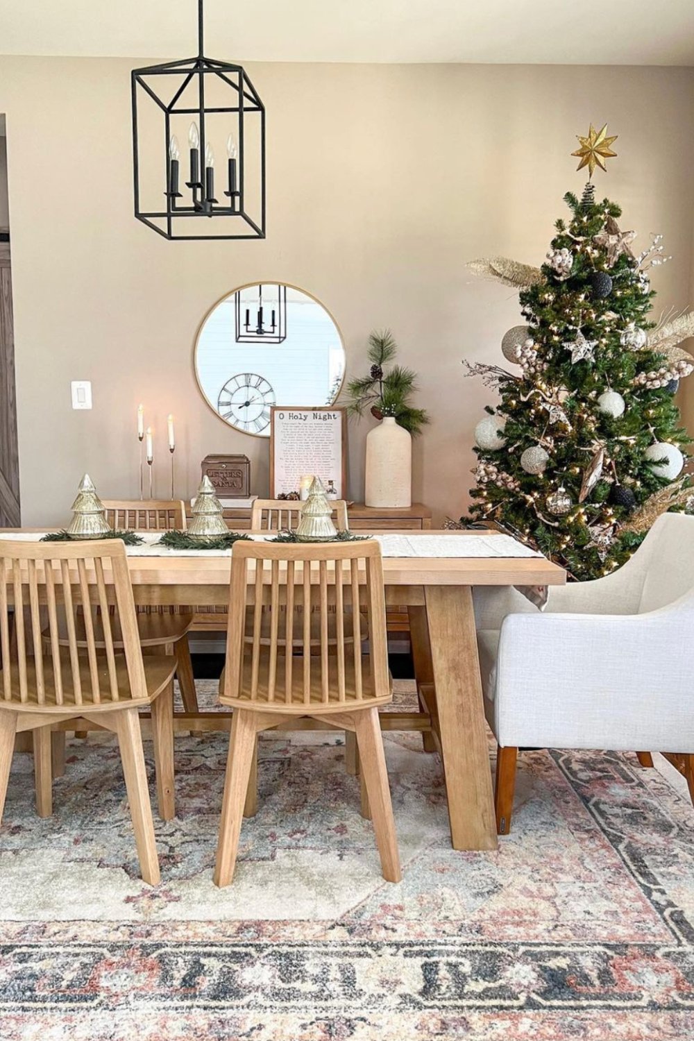 28 Neutral Christmas Tree Ideas For Cozy Holiday Decor - The Chic Quota