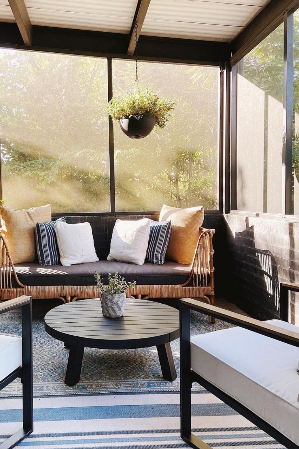 28 DIY Enclosed Patio Ideas: How To Upgrade An Outdoor Space - THE CHIC ...