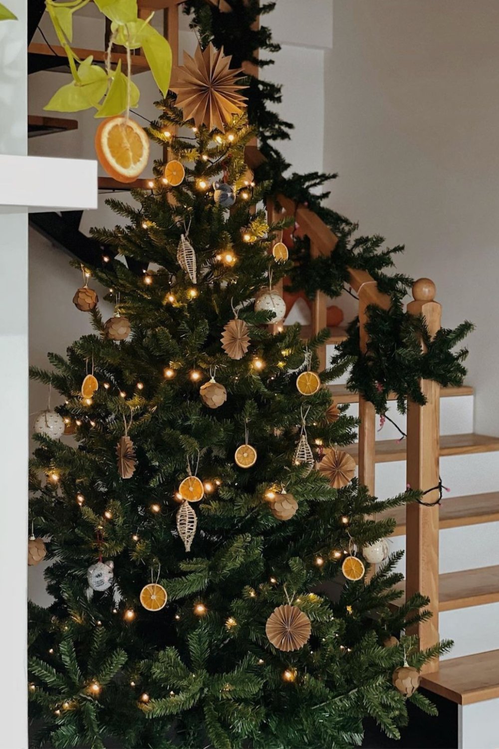 28 Neutral Christmas Tree Ideas For Cozy Holiday Decor - The Chic Quota