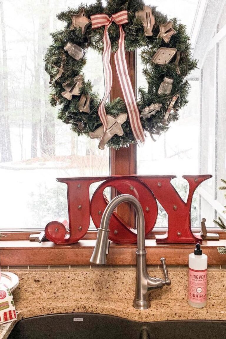 23 Gorgeous Ideas for The Best Christmas Window Decorations - The Chic ...