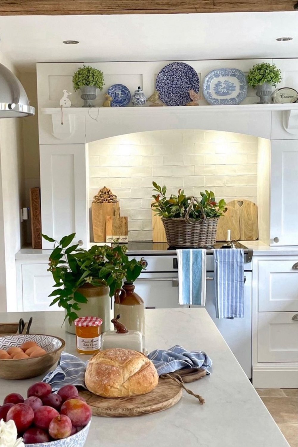 24 Best Farmhouse Kitchen Hood Ideas for a Rustic Style - The Chic Quota