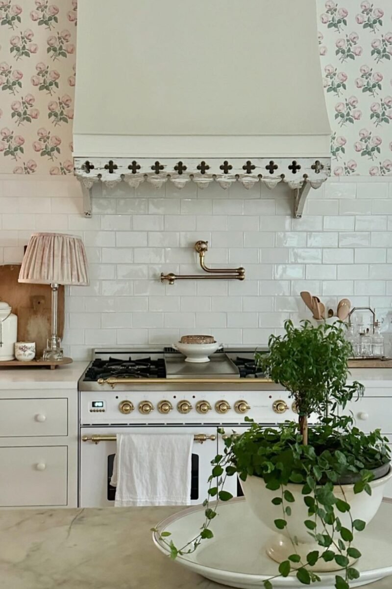 24 Best Farmhouse Kitchen Hood Ideas for a Rustic Style - The Chic Quota