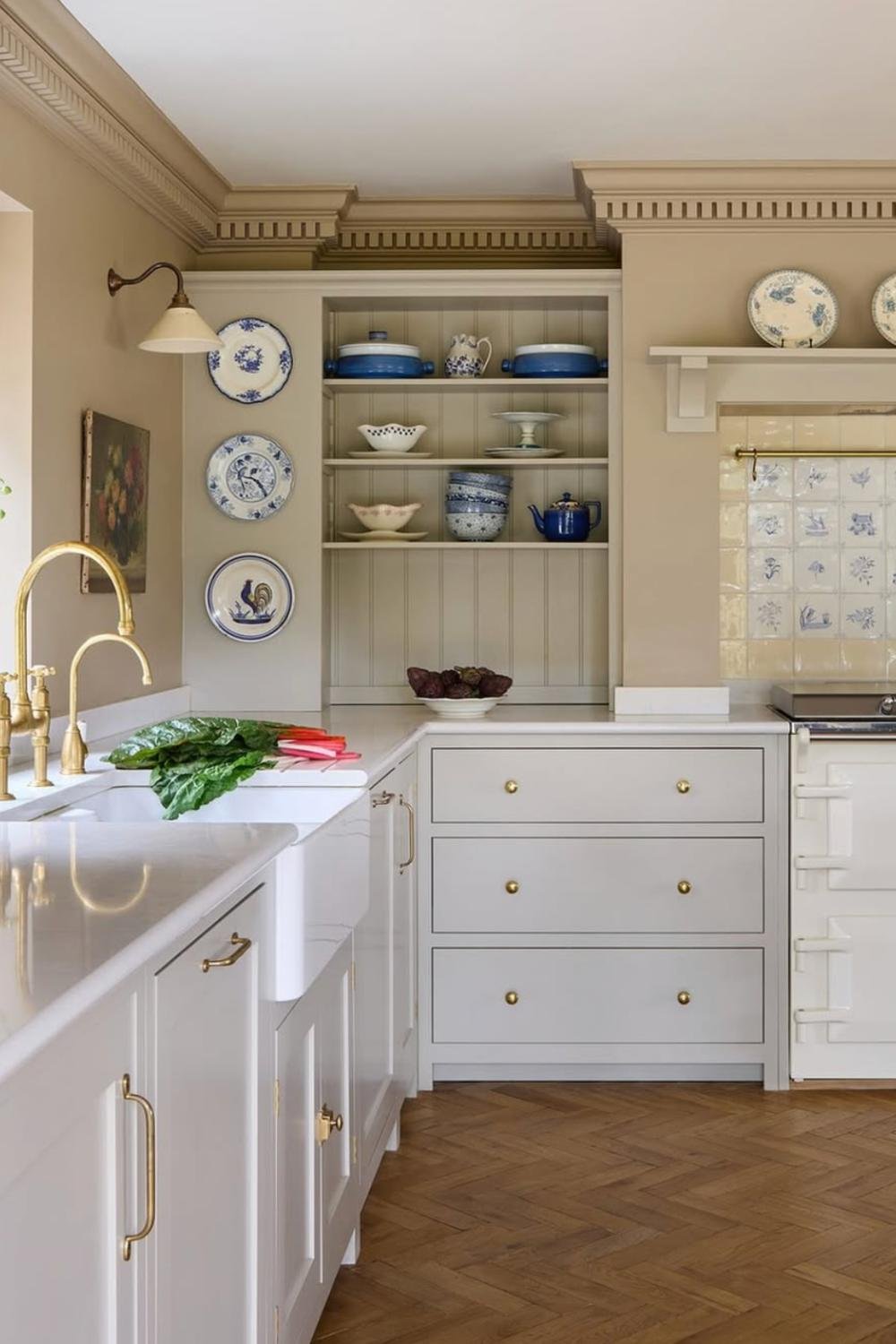 English Cottage Kitchens: 18 Country, Cozy Ideas You'll Love - The Chic ...