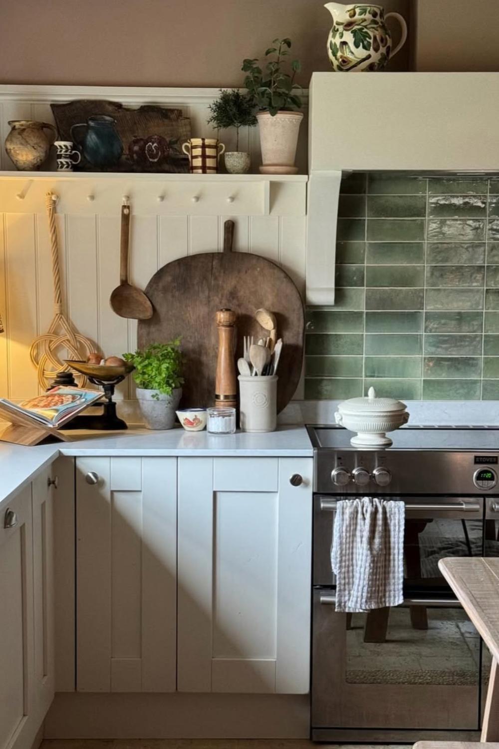 English Cottage Kitchens: 18 Country, Cozy Ideas You'll Love - THE CHIC ...