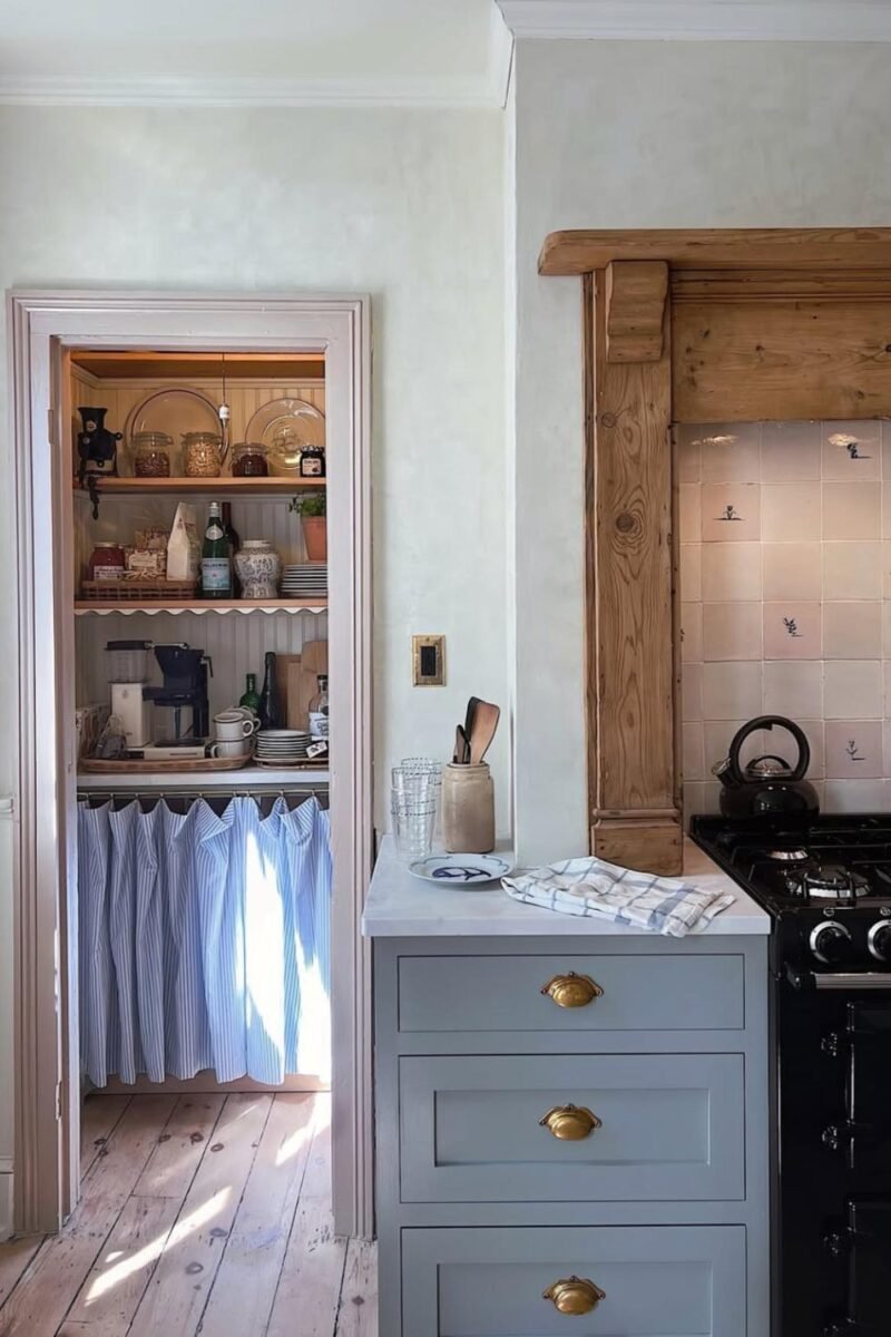 English Cottage Kitchens: 18 Country, Cozy Ideas You'll Love - THE CHIC ...