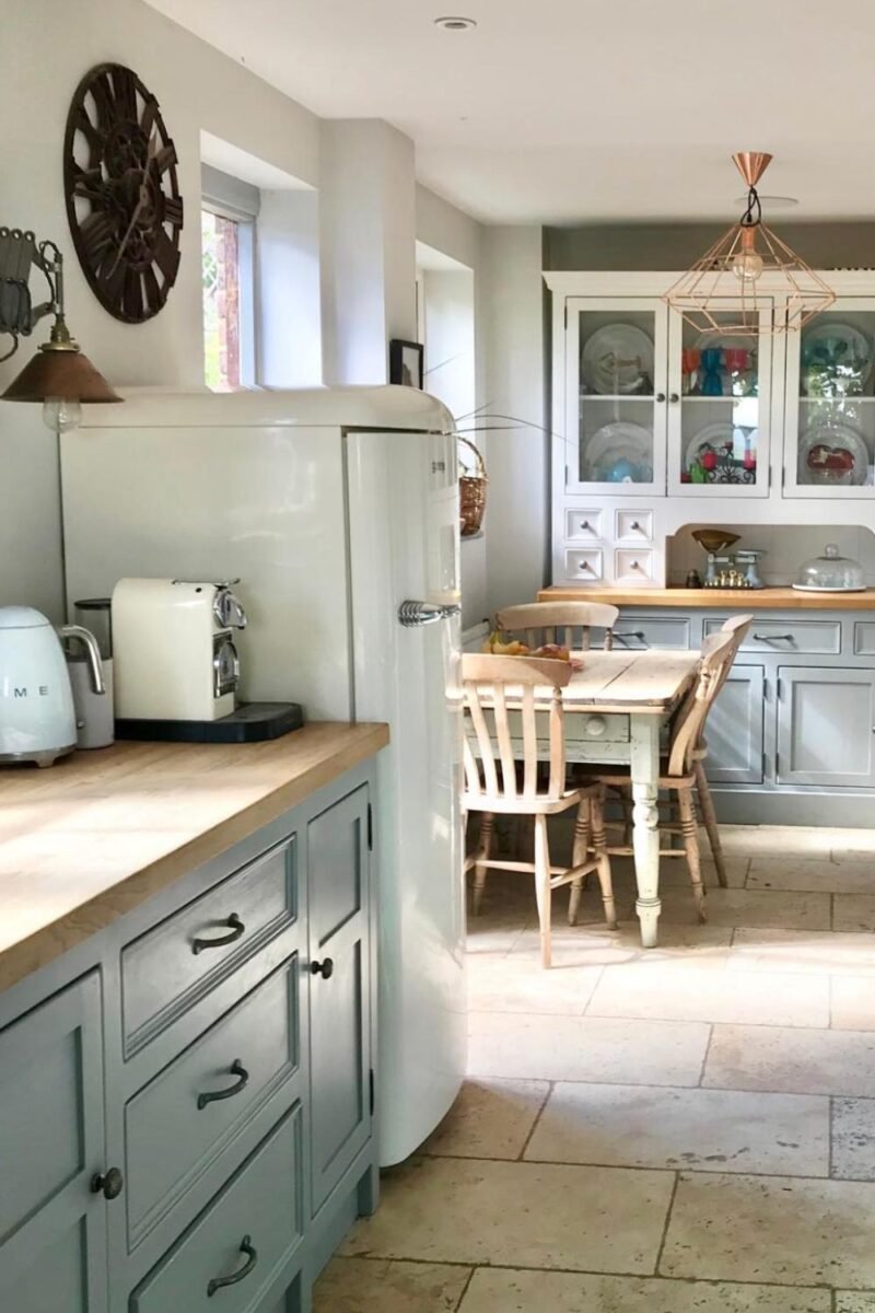 English Cottage Kitchens: 18 Country, Cozy Ideas You'll Love - The Chic ...