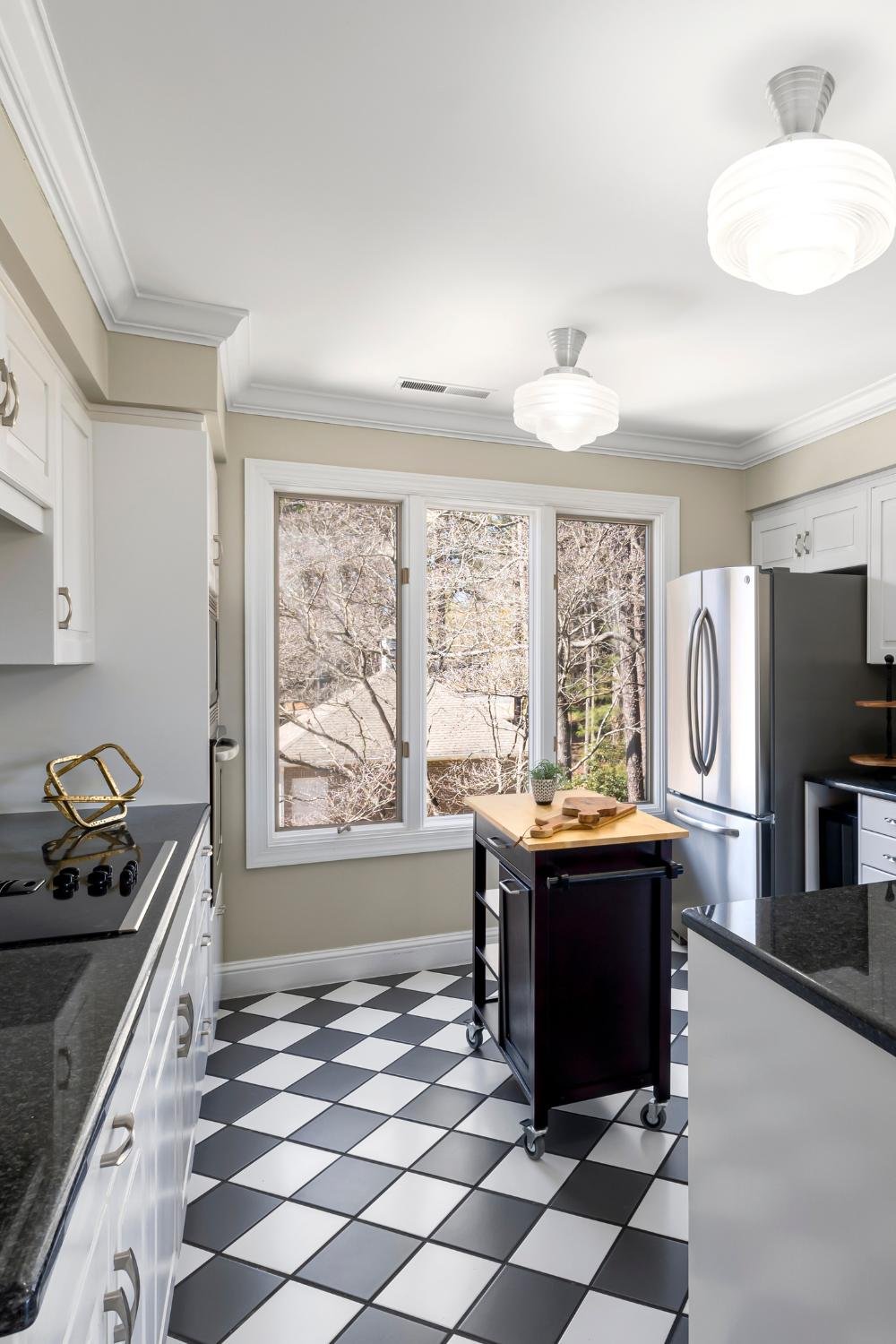 An Easy Guide For Choosing The Best Color For Kitchen Floor - THE CHIC ...
