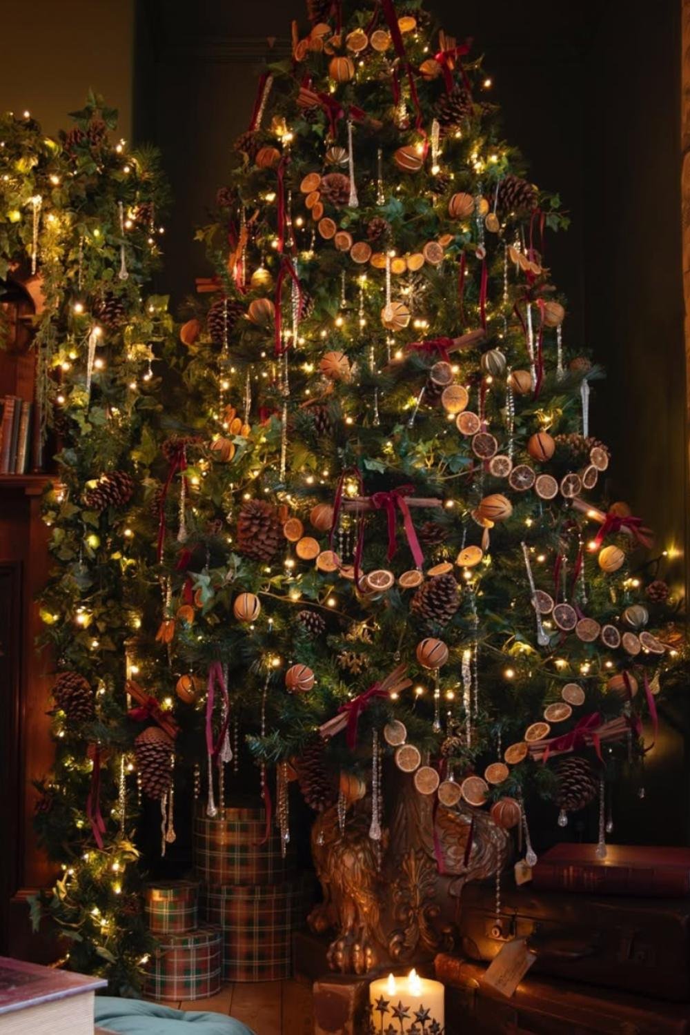 20 Unique Vintage Christmas Tree Themes You Need To See In 2025 - THE ...